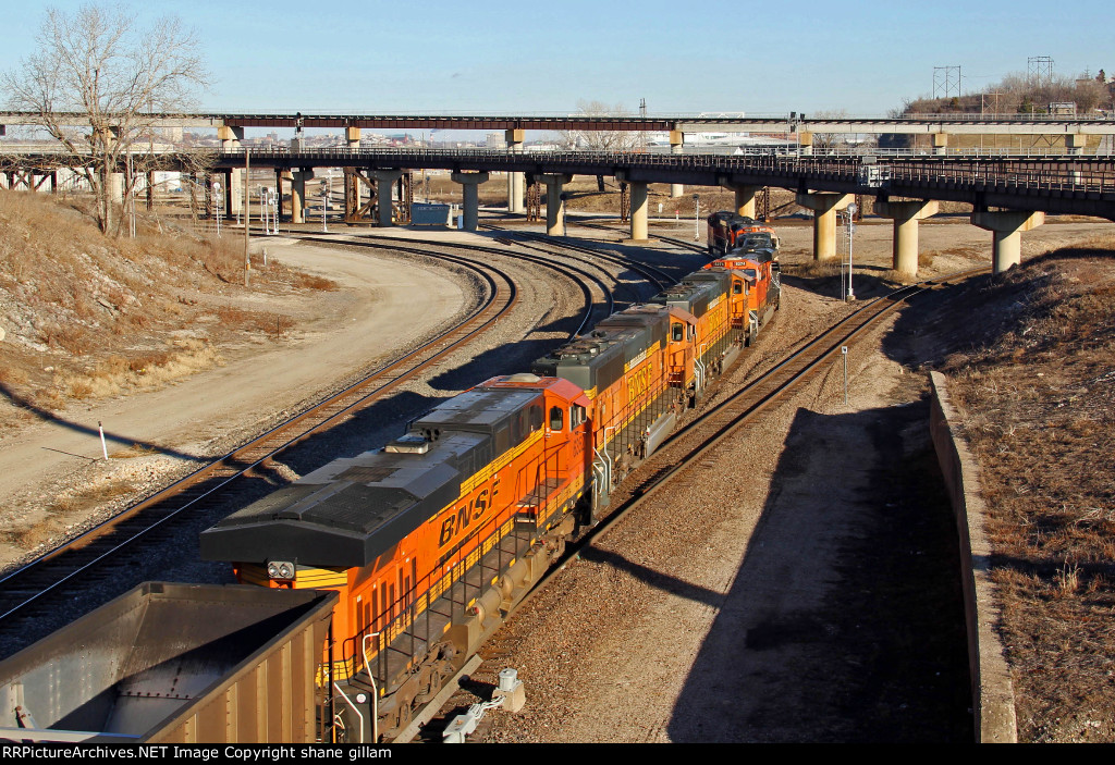 BNSF 9925 and other's work a empty coal.